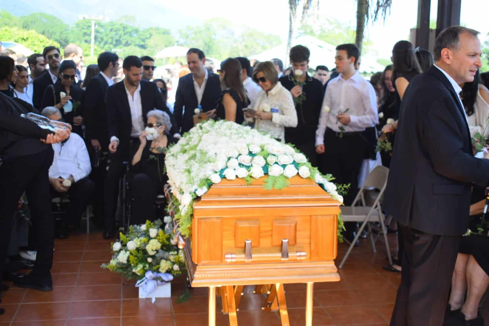 Dan el último adiós al empresario Napoleón Larach en SPS